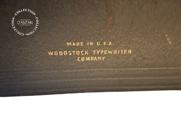 Machine à écrire WOODSTOCK Made in USA Originale – COLLECTION D'ANTAN Machine à écrire WOODSTOCK Made in USA Originale – COLLECTION D'ANTAN